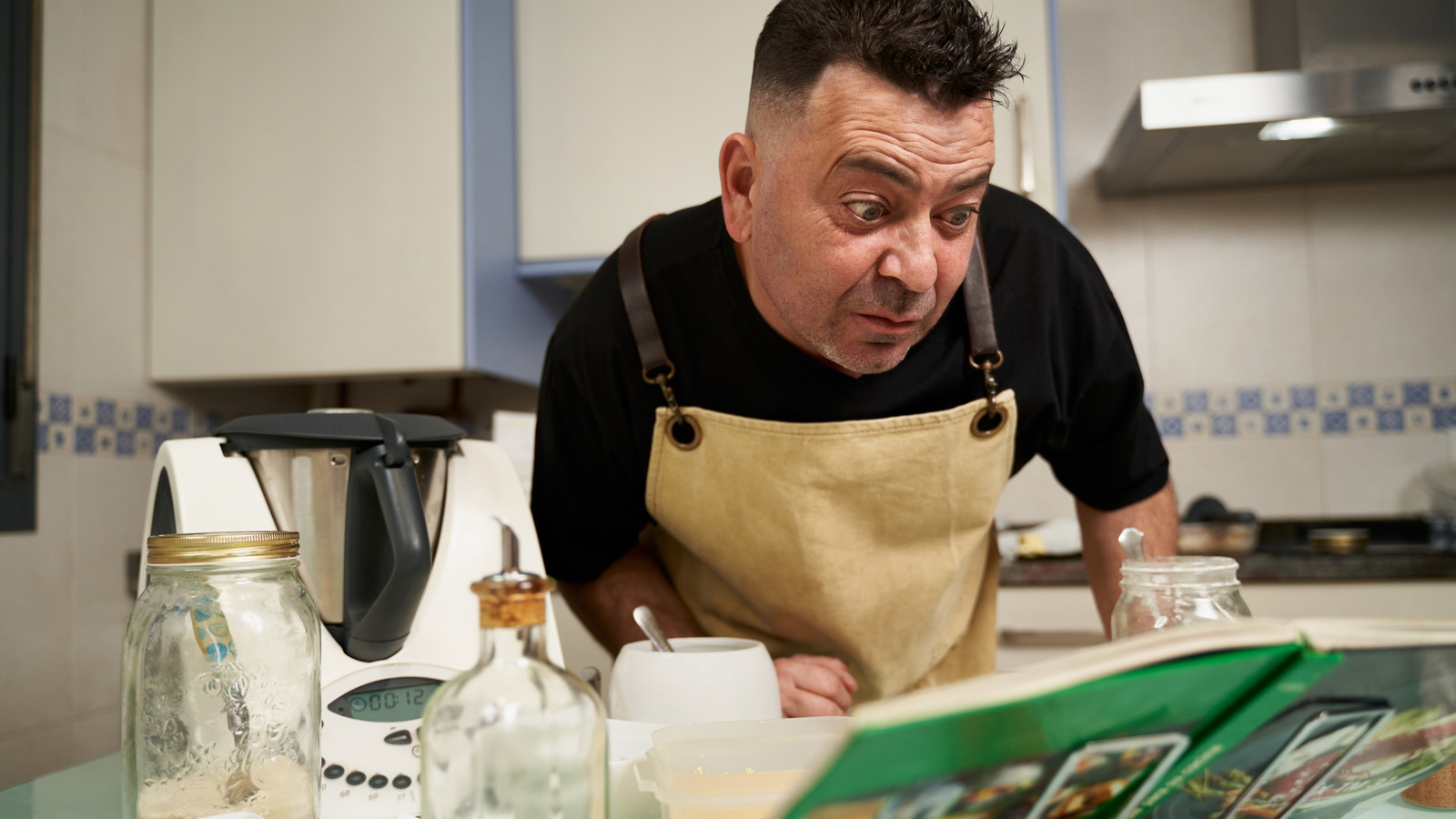 17 Best Cookbooks For Beginners, According To Reviews