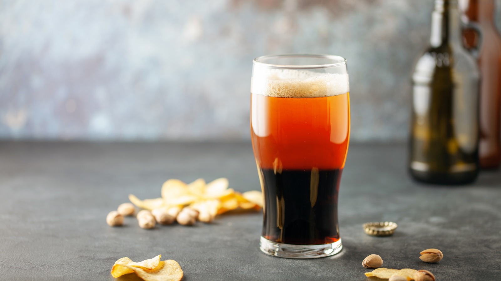 How To Pour A Black And Tan Cocktail For Flawless Layers
