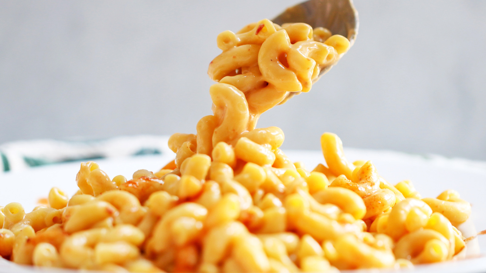 The Canned Ingredient That Gives New Life To Boxed Mac And Cheese