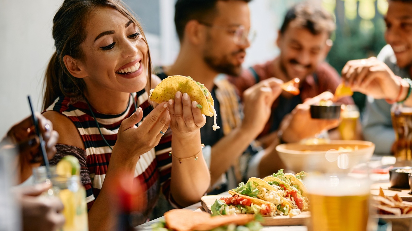 The Fast Food Chain That Serves A Discontinued Taco Bell Copycat