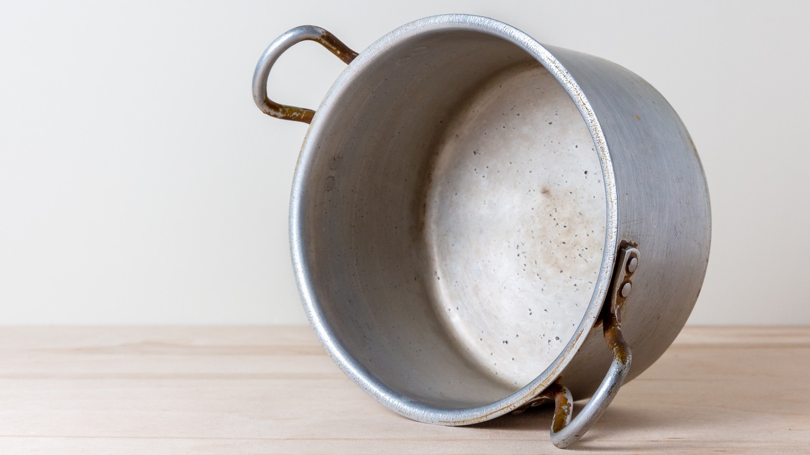 The Pantry Staples That Clean Aluminum Pans Easily