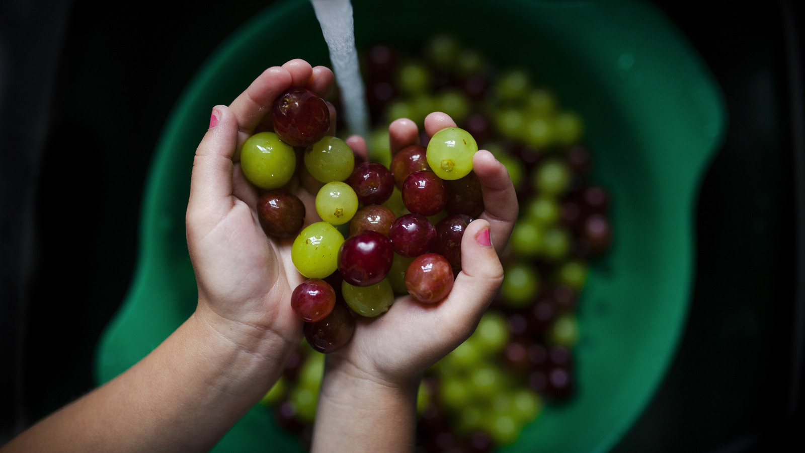 How To Wash Grapes The Right Way