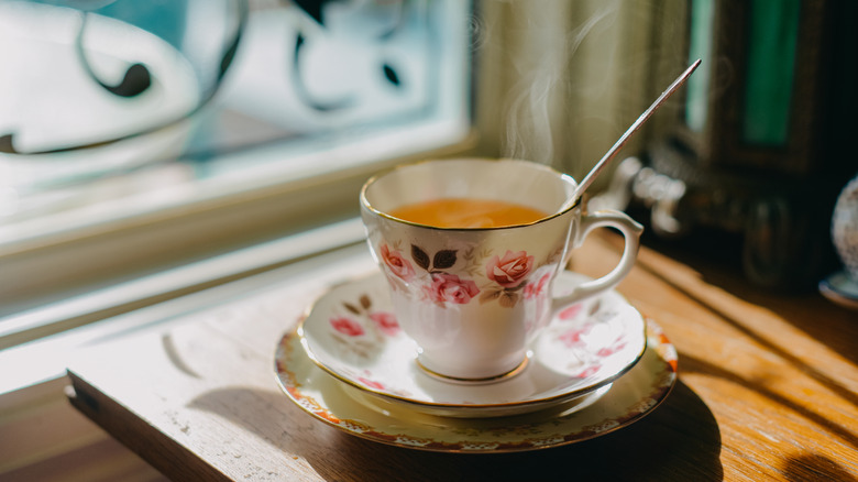 When's The Best Time To Add Milk To Tea?