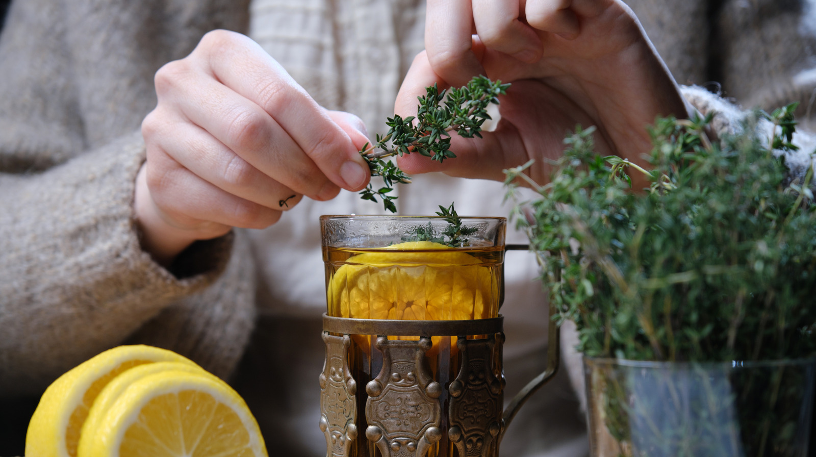 Use This Game-Changing Trick To Remove Thyme Leaves From The Stem With ...
