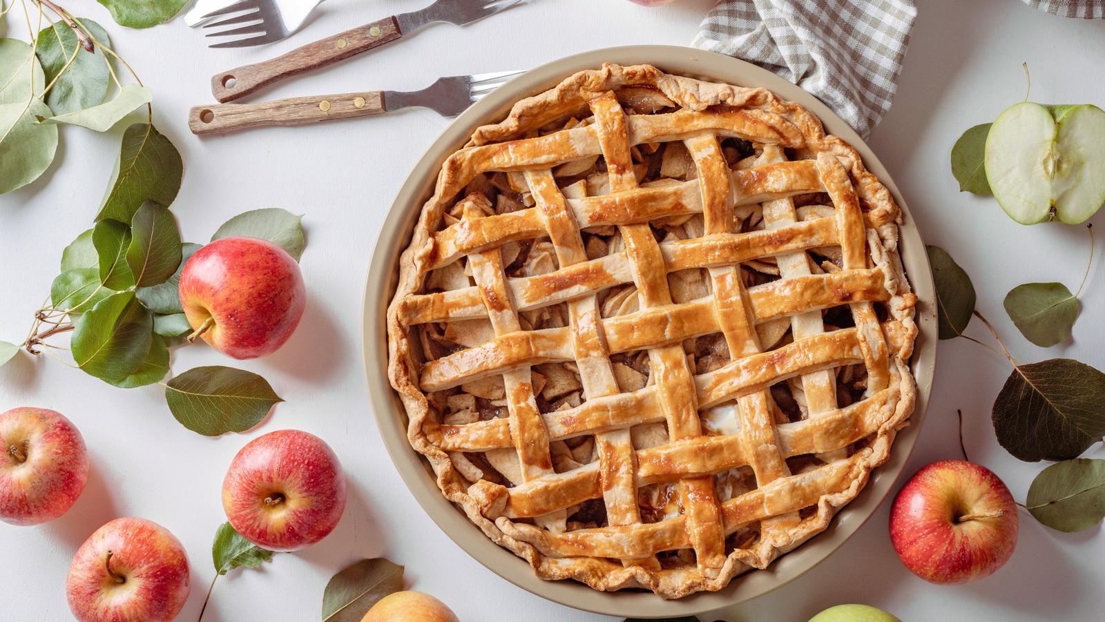 What Makes A Dutch Apple Pie Different From A Regular One?