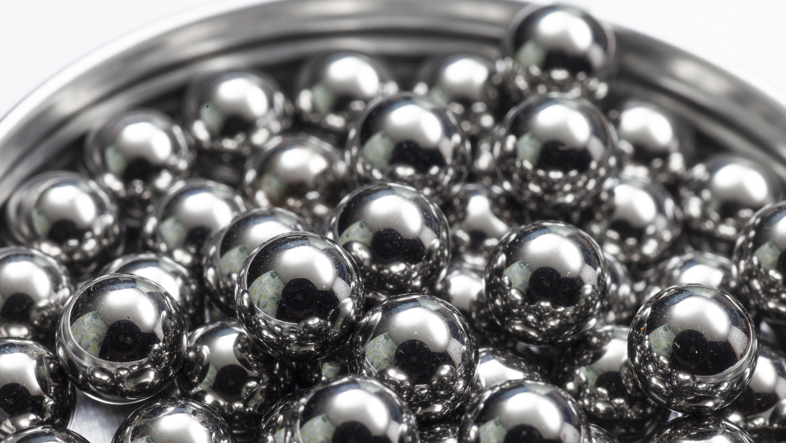 When Cleaning Beads May Be The Best Way To Refresh A Wine Decanter