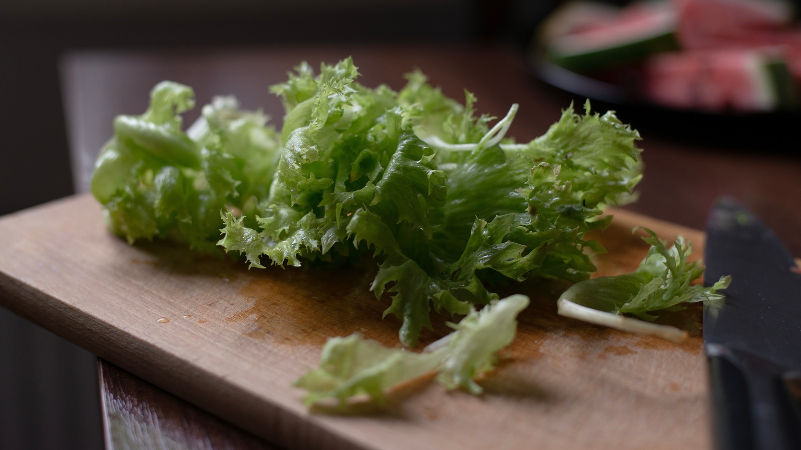 Why You Need To Keep Your Lettuce Away From The Freezer
